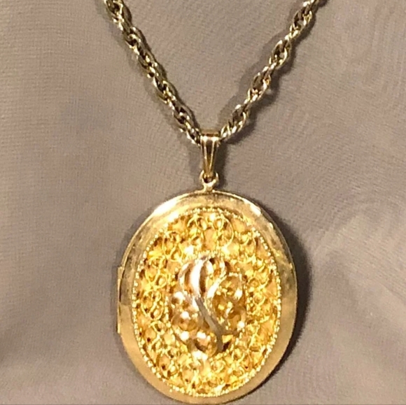 Sarah Coventry | Jewelry | Sarah Coventry Large Gold Tone Locket 24 ...